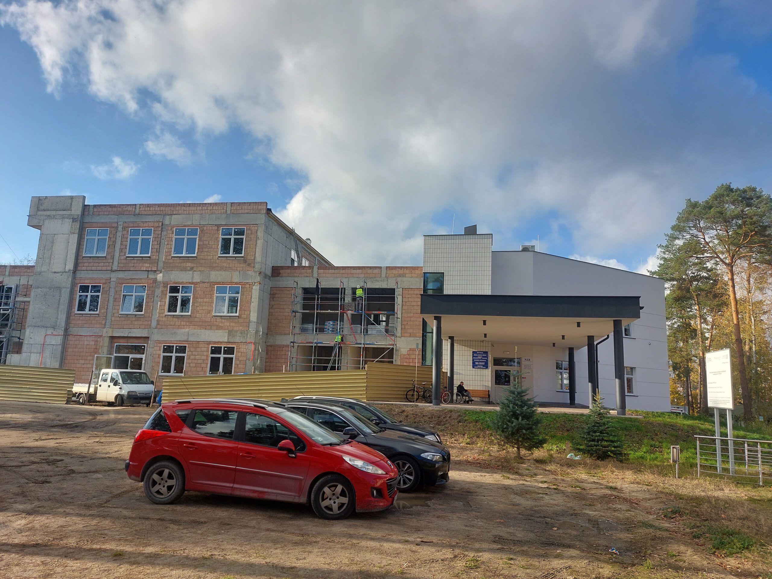 Drugi budynek szpitala powiatowego w Pionkach praktycznie gotowy. Co dzieje się na budowie ...