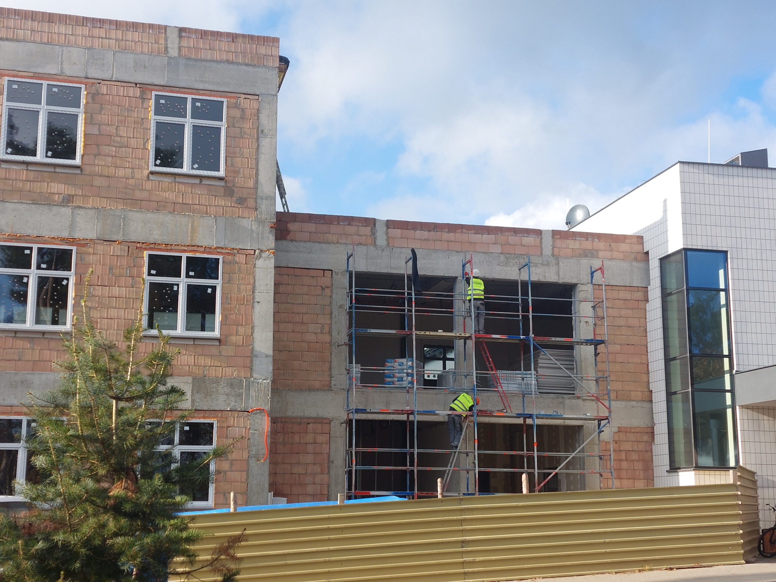 Drugi budynek szpitala powiatowego w Pionkach praktycznie gotowy. Co dzieje się na budowie ...